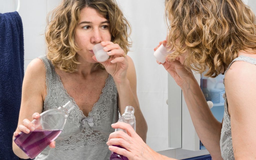 Chlorhexidine mouth wash can cause brown spots on teeth - Bradford ...